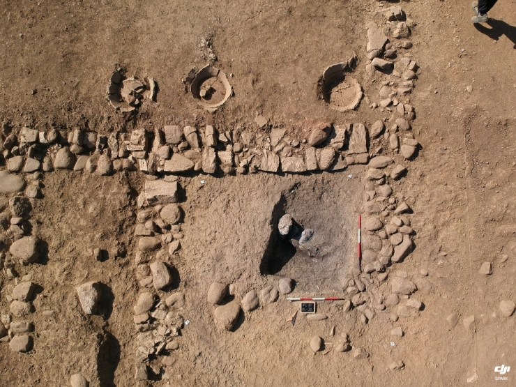 ARCHAEOLOGICAL FIELD SCHOOLS – Interconnected Mobility of People and ...