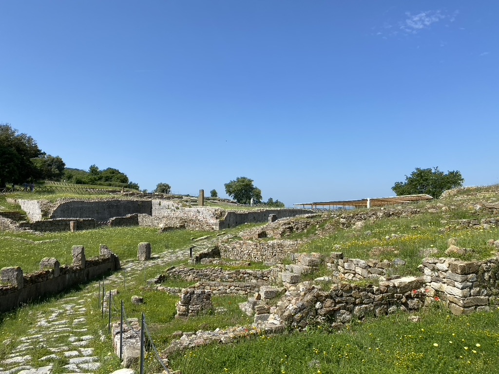 ARCHAEOLOGICAL FIELD SCHOOLS – Interconnected Mobility of People and ...